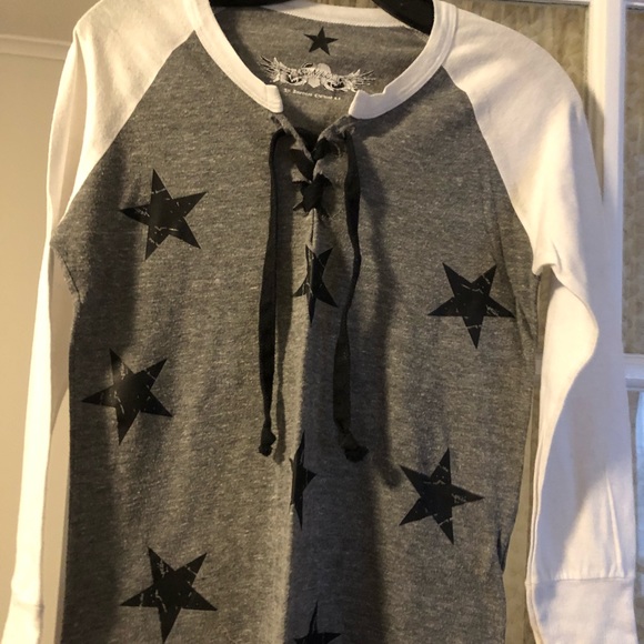 So Nikki | Shirts & Tops | So Nikki Star Top | Poshmark